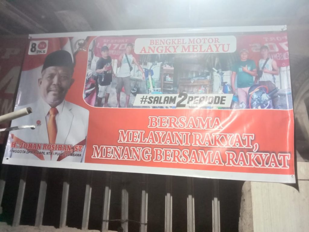 Relawan JR di Bima Pasang Baliho secara Swadaya - pelitanews.net